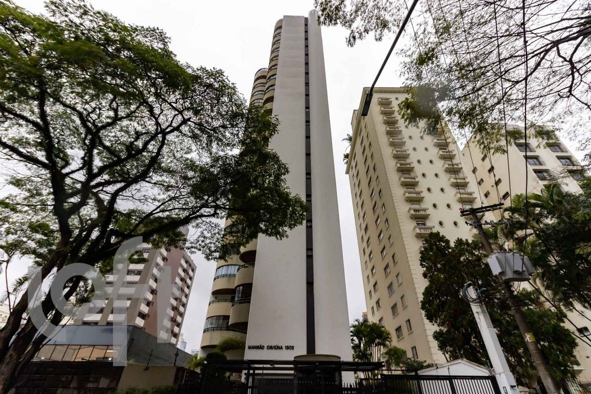 Condomínio Edificio Mansao Caviuna - Rua Barão do Triunfo, 1302, Campo Belo