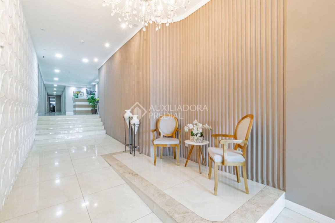 Condomínio Edificio Coronado - Rua Coronel Genuino, 449, Centro